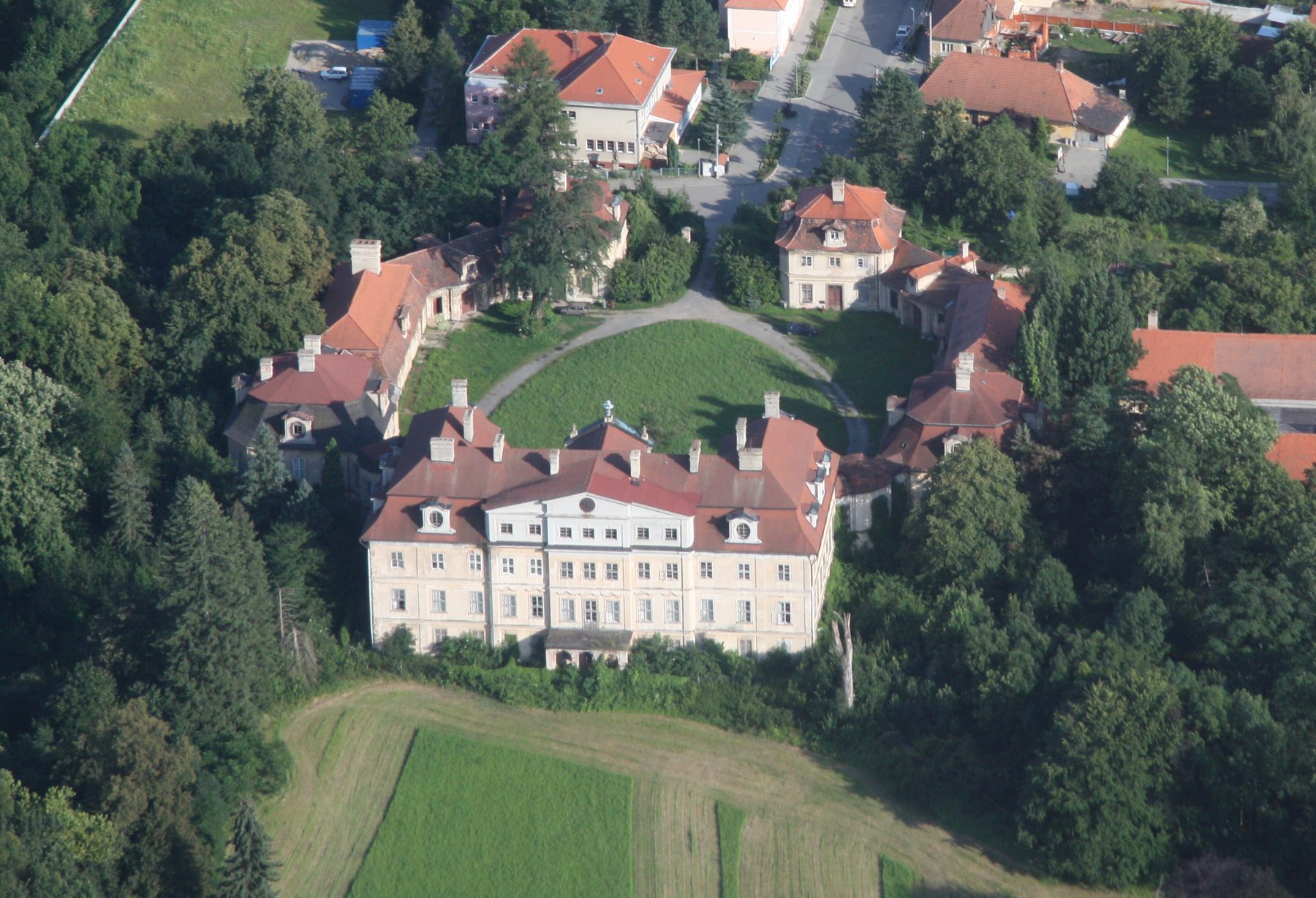 Abandoned Hořín Chateau - Stunning History Of This Place