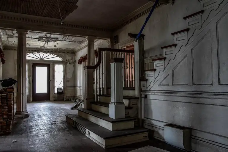 Tour The Money Pit Mansion Too Expensive To Restore