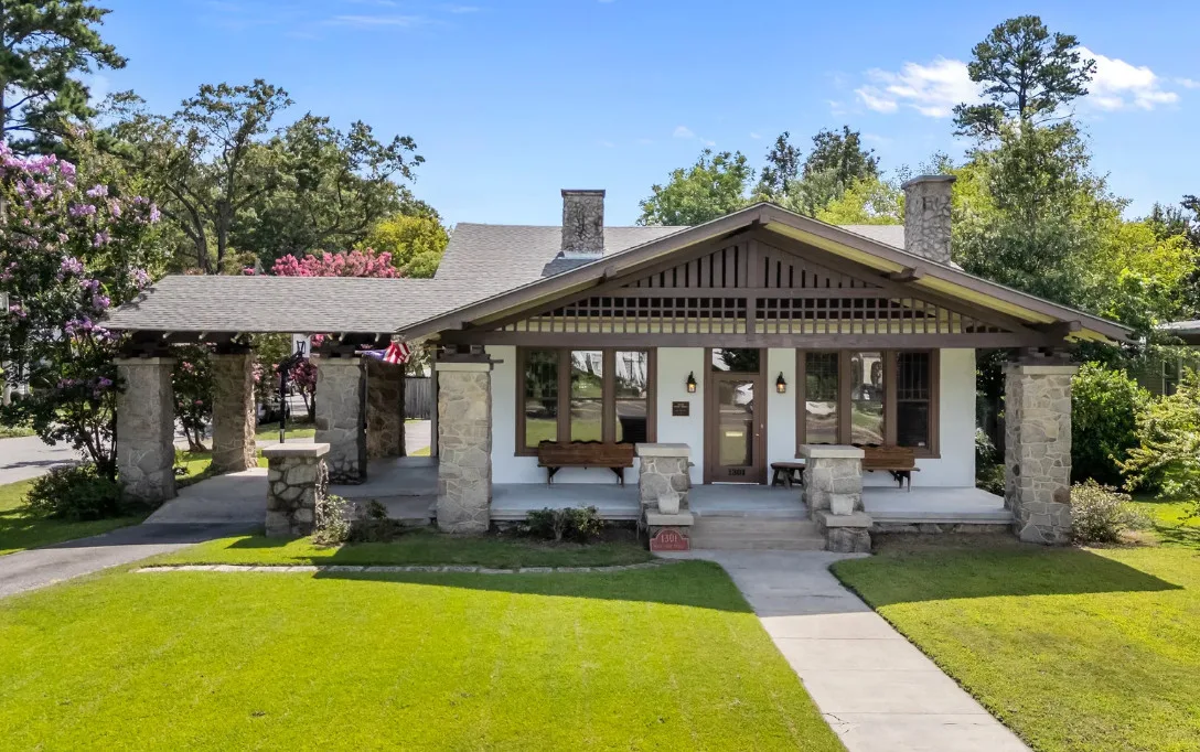 So pretty! The Smith-Bishop House, Circa 1918 in North Carolina. Has a pool! $325,000